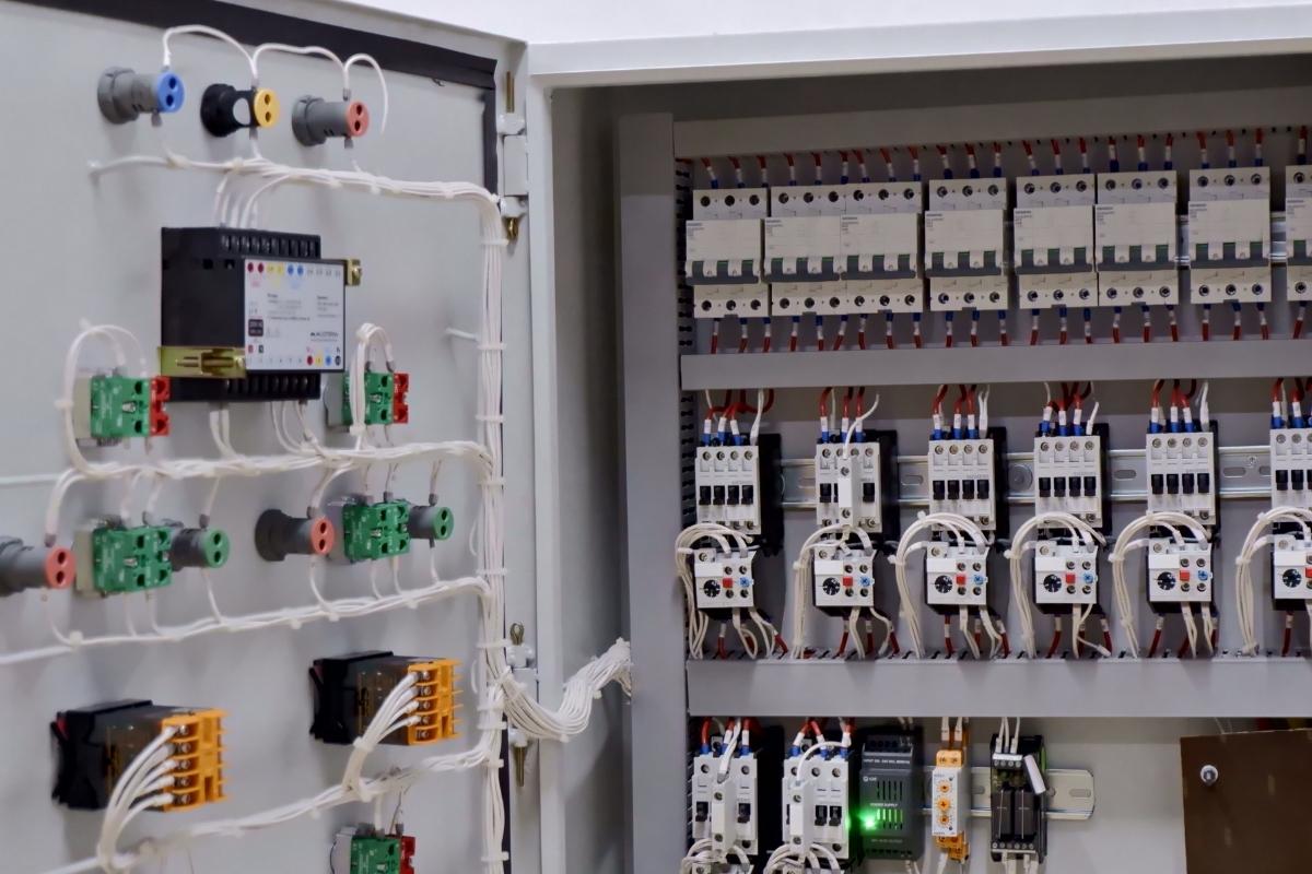 Plc Panel - Quasar Mechatronics